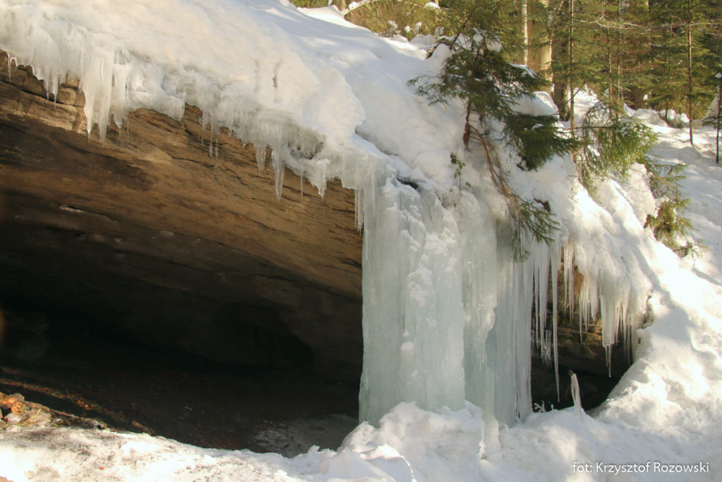 Grota Komonieckiego i wodospad Dusica - atrakcje Beskidu Małego
